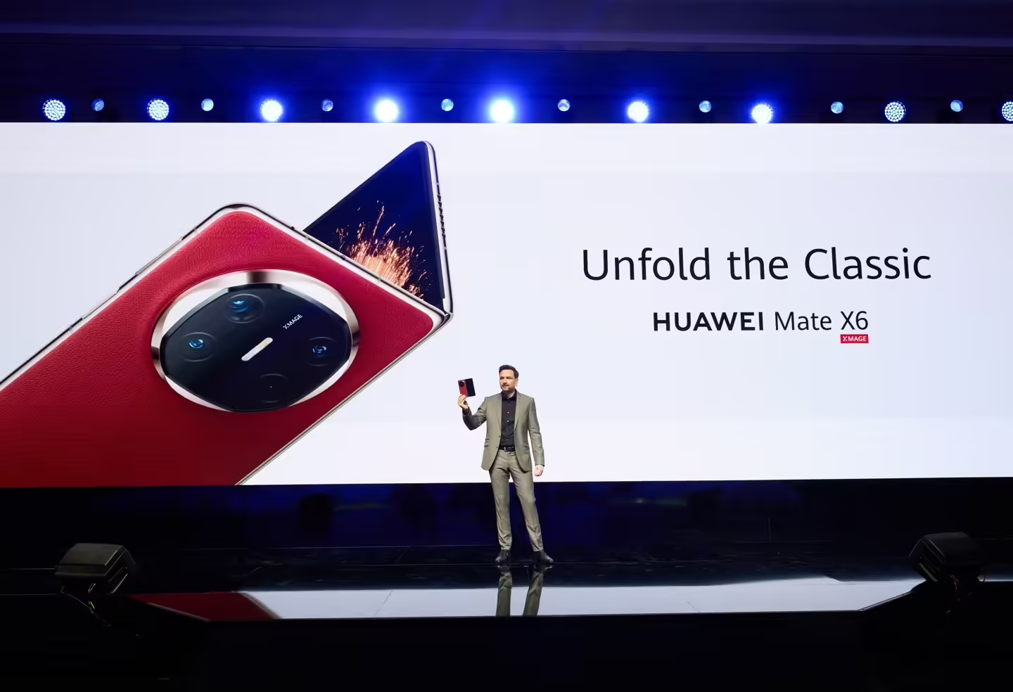 华为在迪拜发布会推出nova 13系列与Mate X6，首发EMUI 15系统 - 牛新网