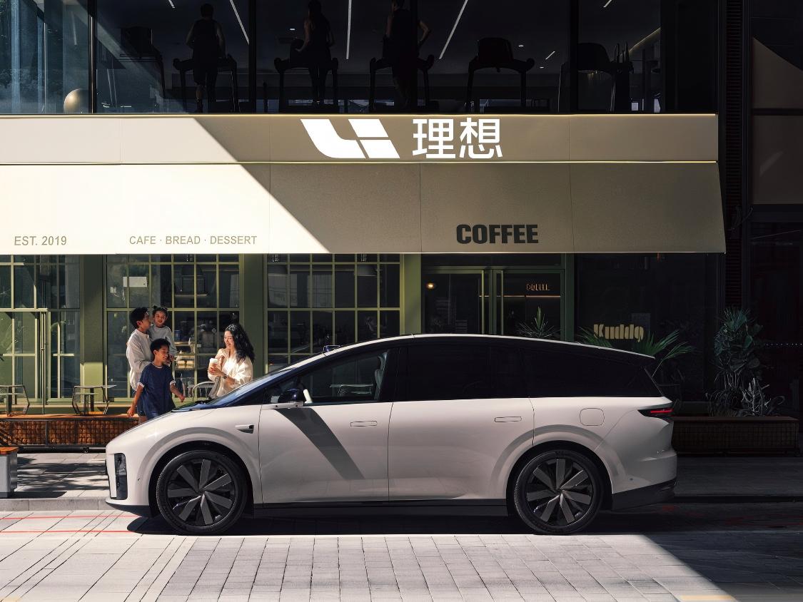 理想i8纯电SUV开启预售：35万起标配双电机四驱 7月29日公布售价 - 牛新网